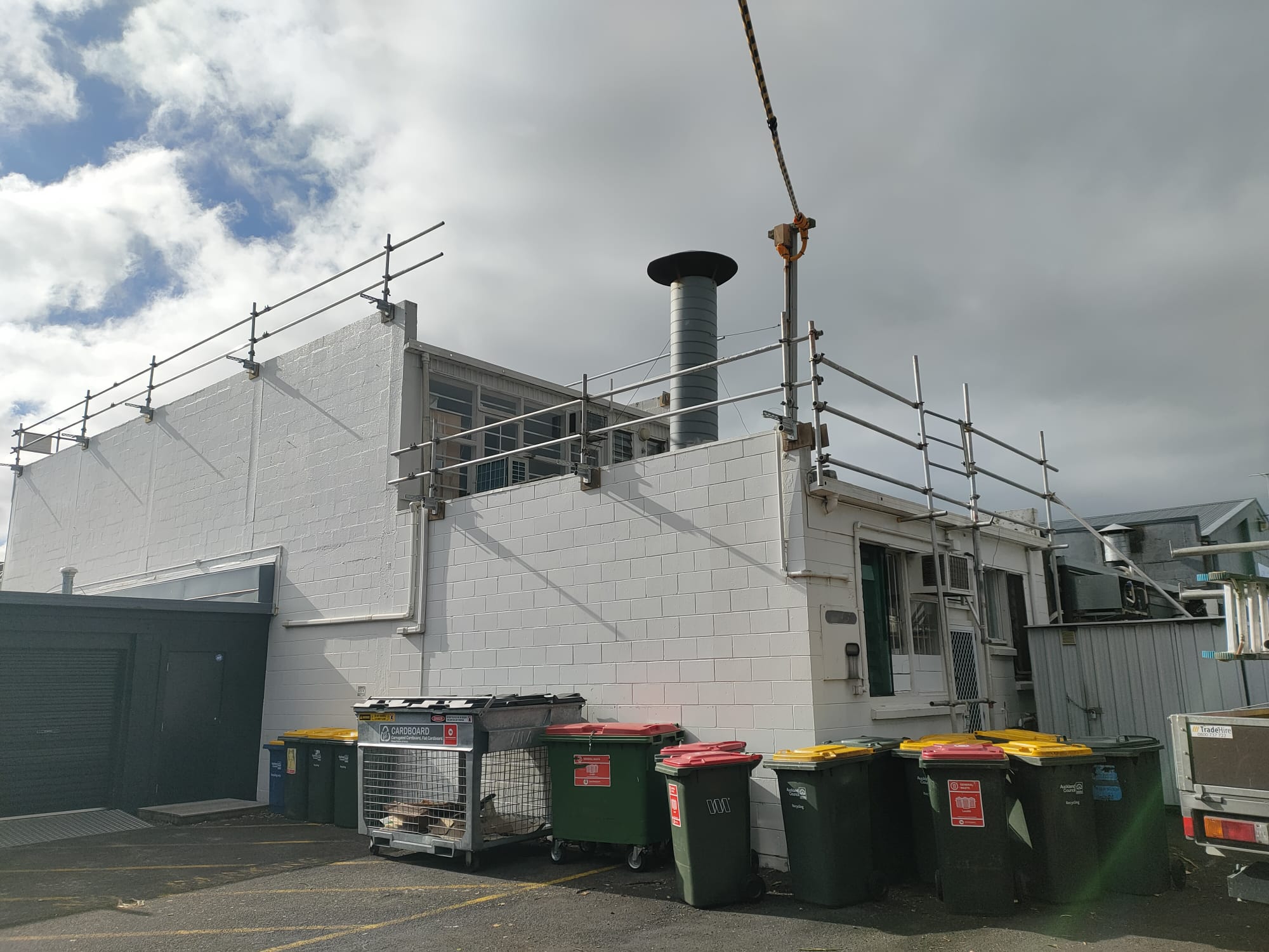 TradeHire NZ – Top Scaffolding & Roof Edge Protection Solutions